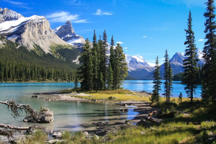 Banff vs Jasper: Which National Park to Visit? - The World Was Here First