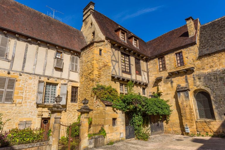8 Best Places to Stay in Normandy - The World Was Here First